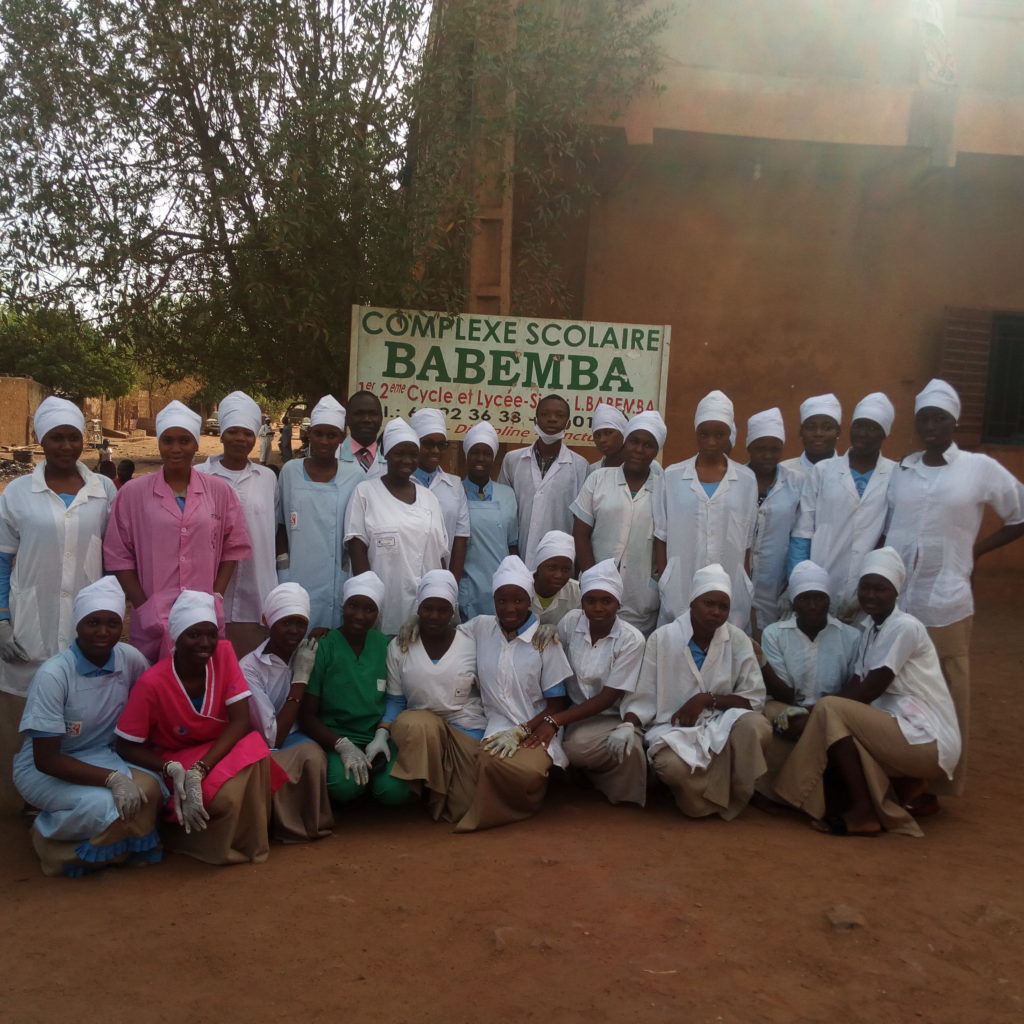 Culture scientifique : Professeur Madou Traoré initie les élèves du ...