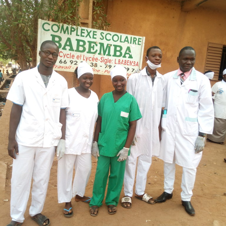 Culture scientifique : Professeur Madou Traoré initie les élèves du ...