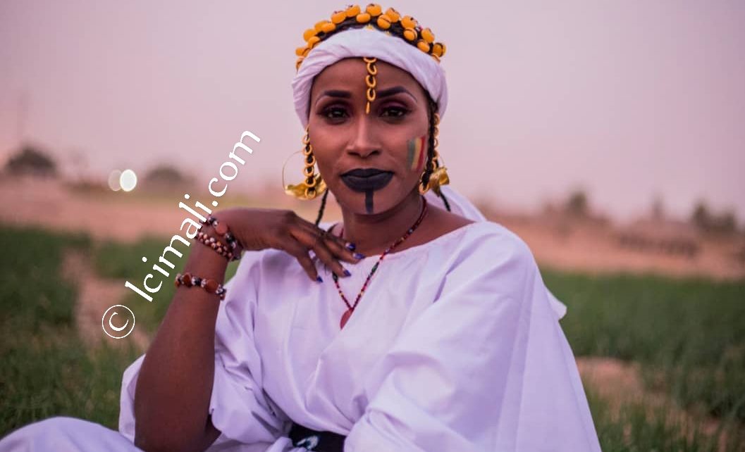 Musique : A la découverte de Kadidiatou Bah, une voix d’or porteuse de ...